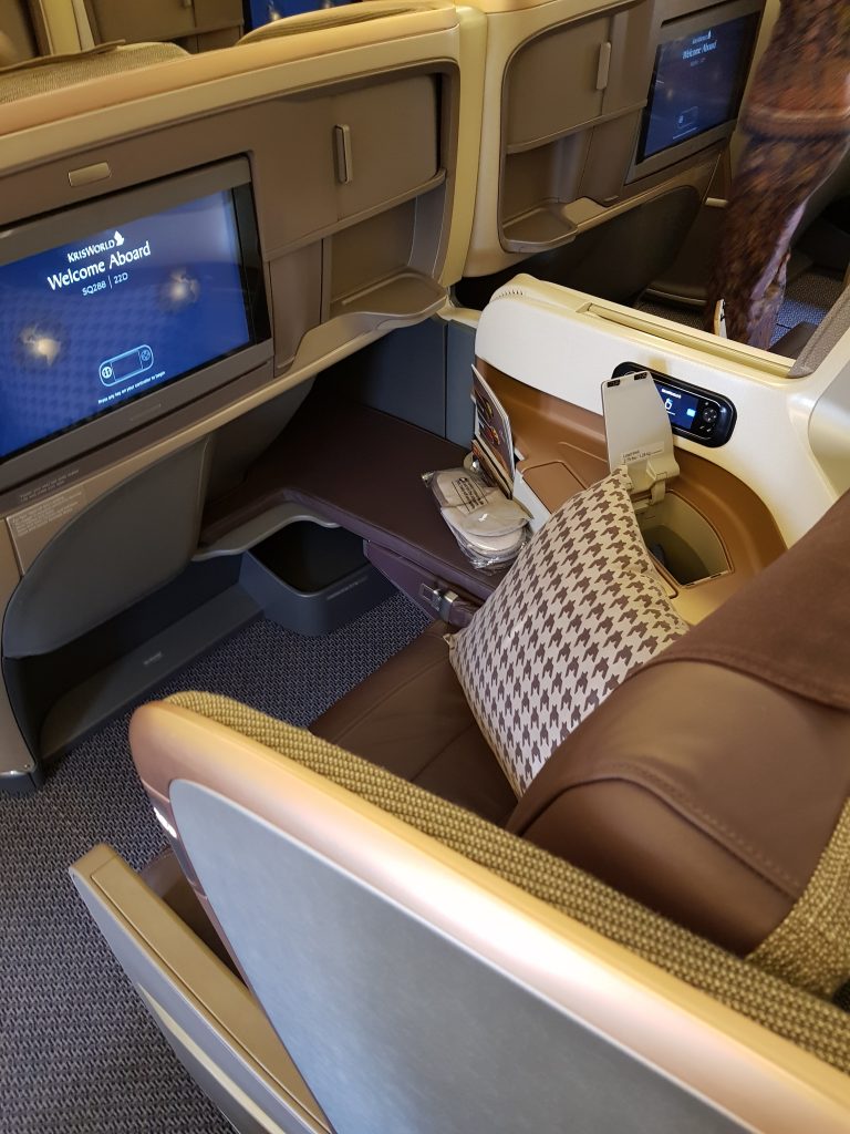 Travel Daily | SINGAPORE AIRLINES B777-300ER BUSINESS CLASS REVIEW